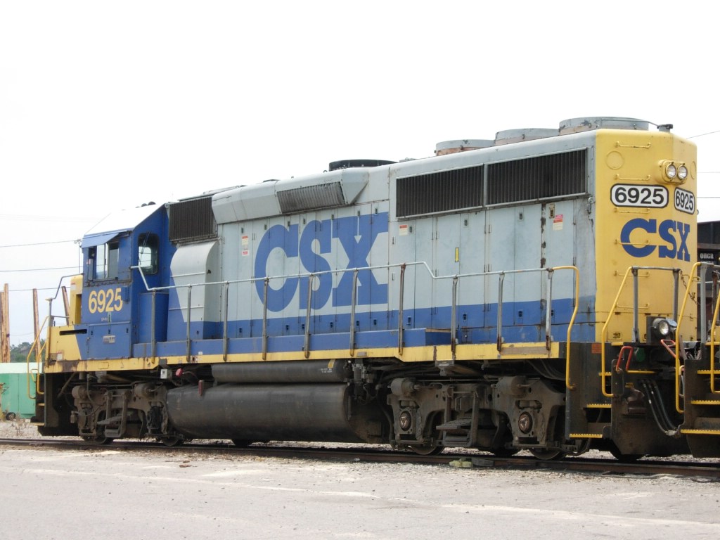 CSX 6925 (GP40-2)